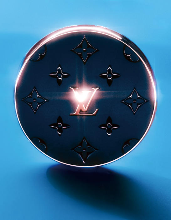 BLACK PINKのLISAがまとう「ラ・ボーテ ルイ・ヴィトン」の世界