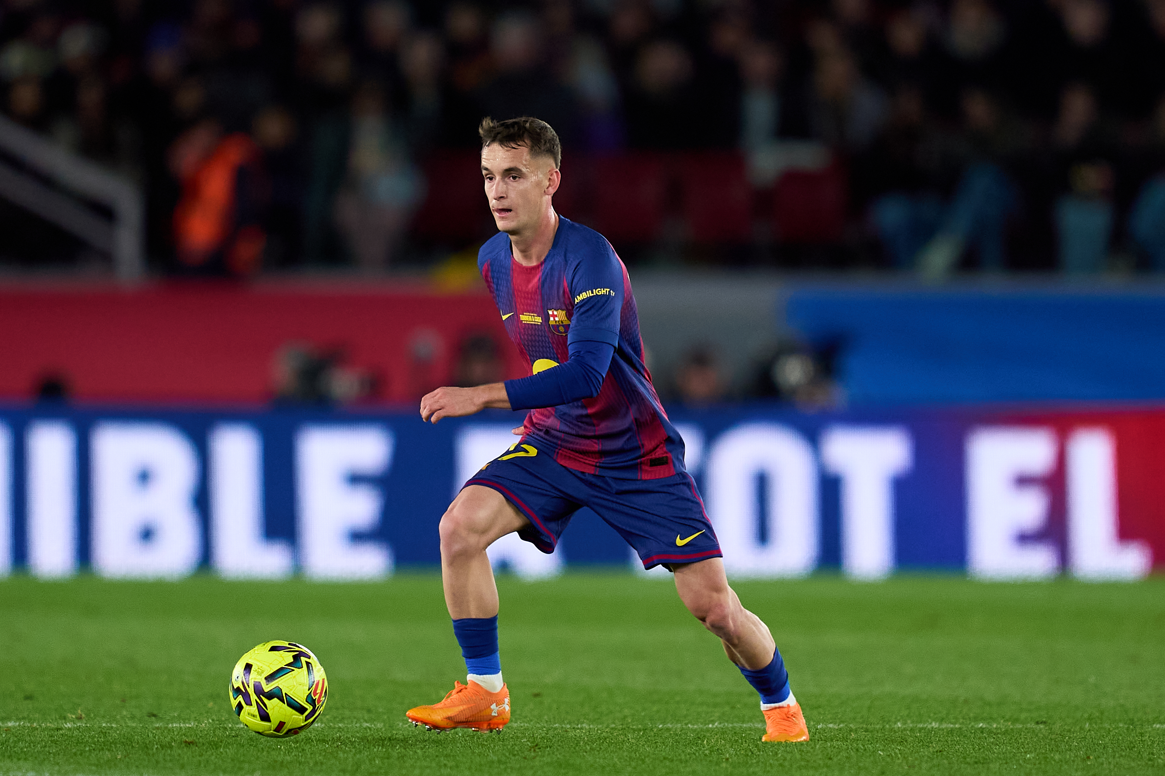 Marc Casadó struggles to regain footing in Barcelona midfield