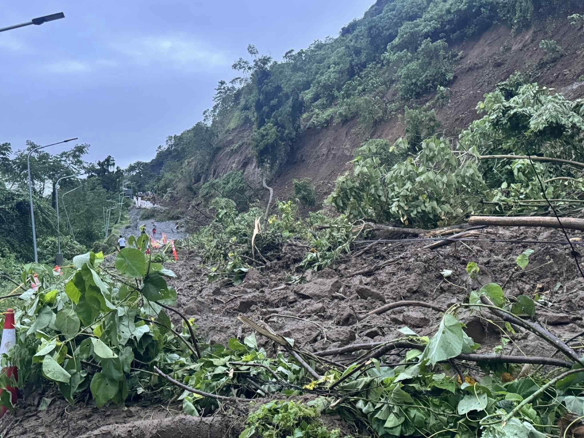 Roads blocked, classes suspended as shear line hits Cagayan, Isabela