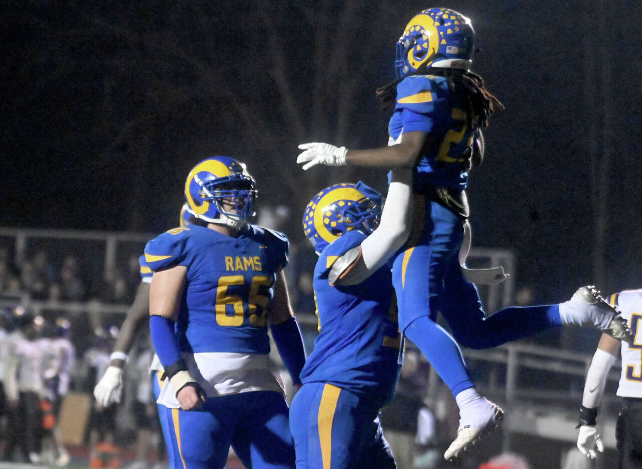Davis delivers Rockville football 7th straight win over Ellington, a ...