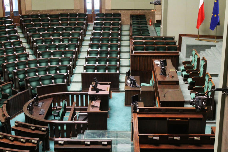 KO i Lewica nie byłyby w stanie utrzymać władzy. SONDAŻ