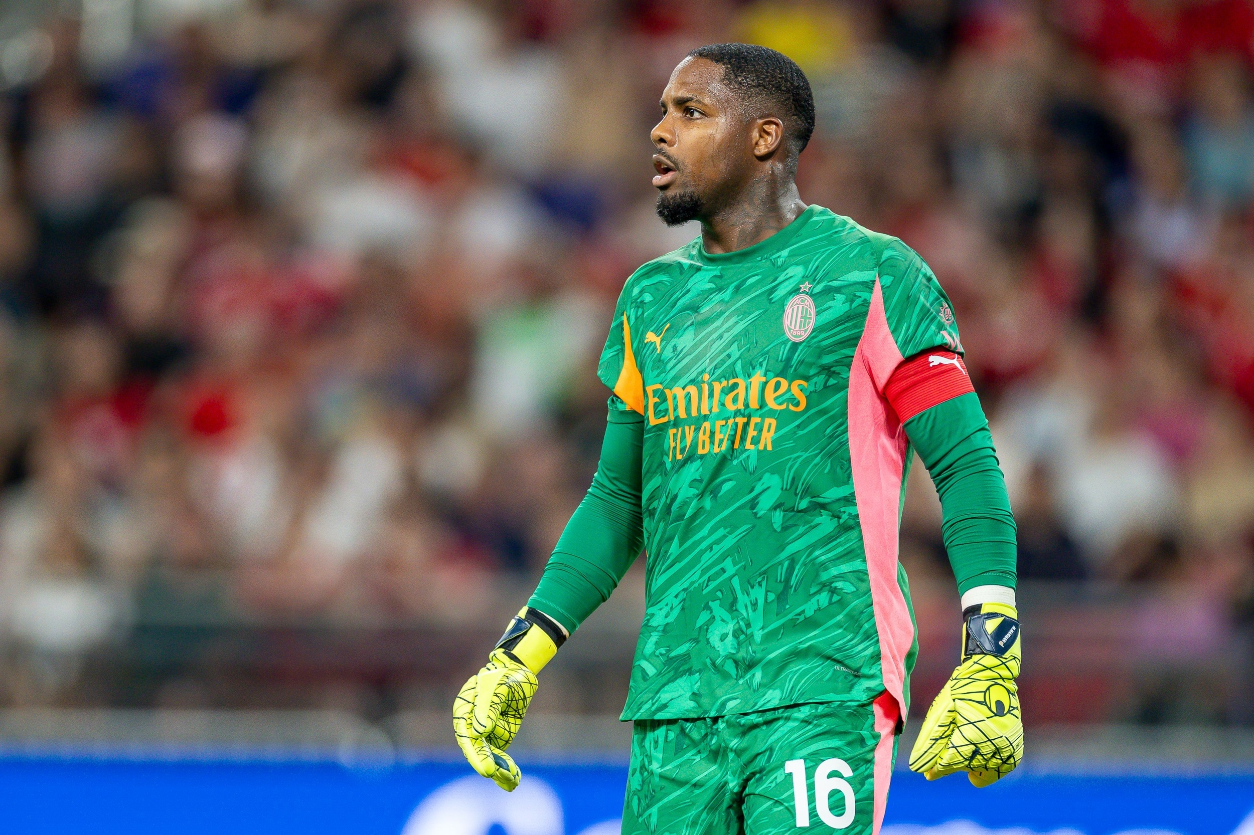 Chelsea ready to beat £85,000 per week offer to sign goalkeeper under ...