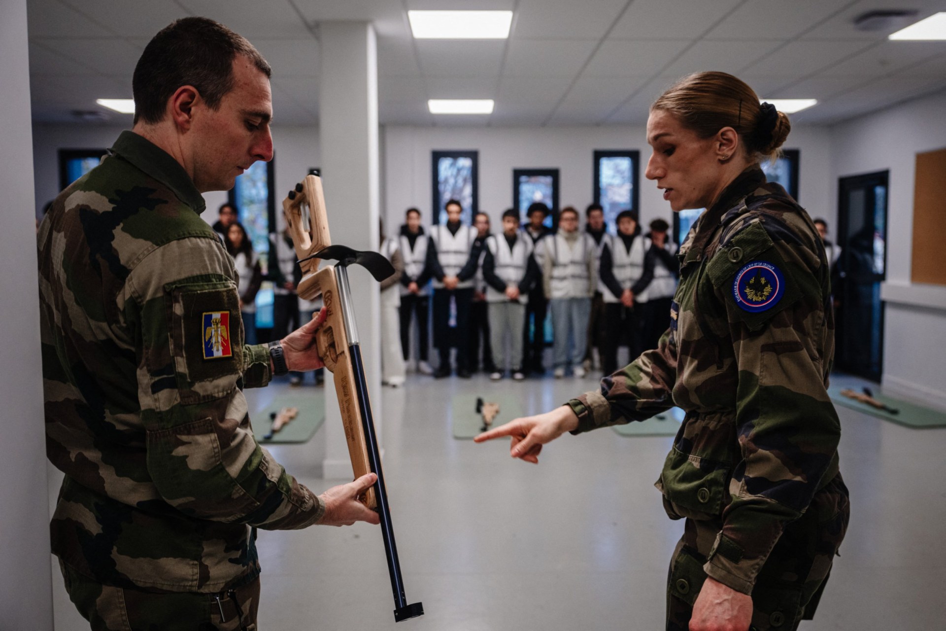 France confirms voluntary military conscription