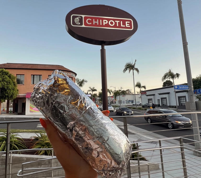 Chipotle Drops Thanksgiving BOGO Deal and Cyber Weekend Savings You ...