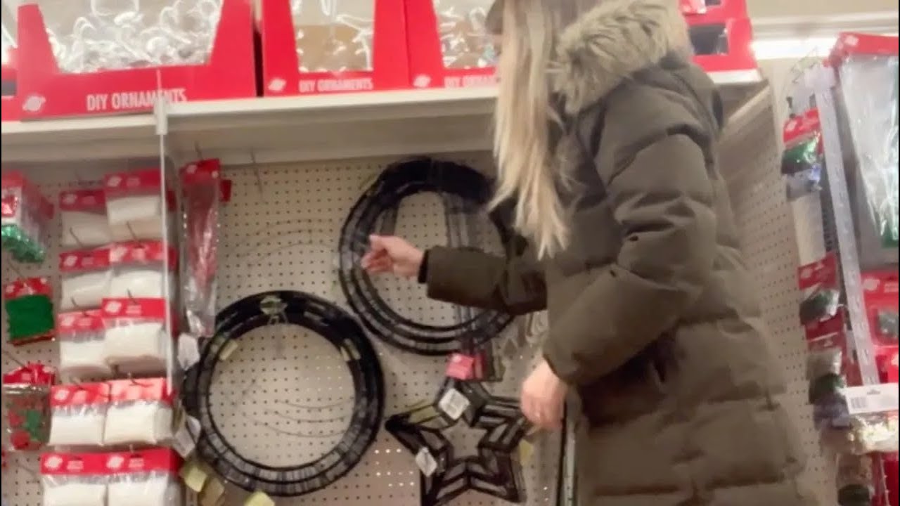 Turn a Dollar Tree wreath form into this! 🌟🪩