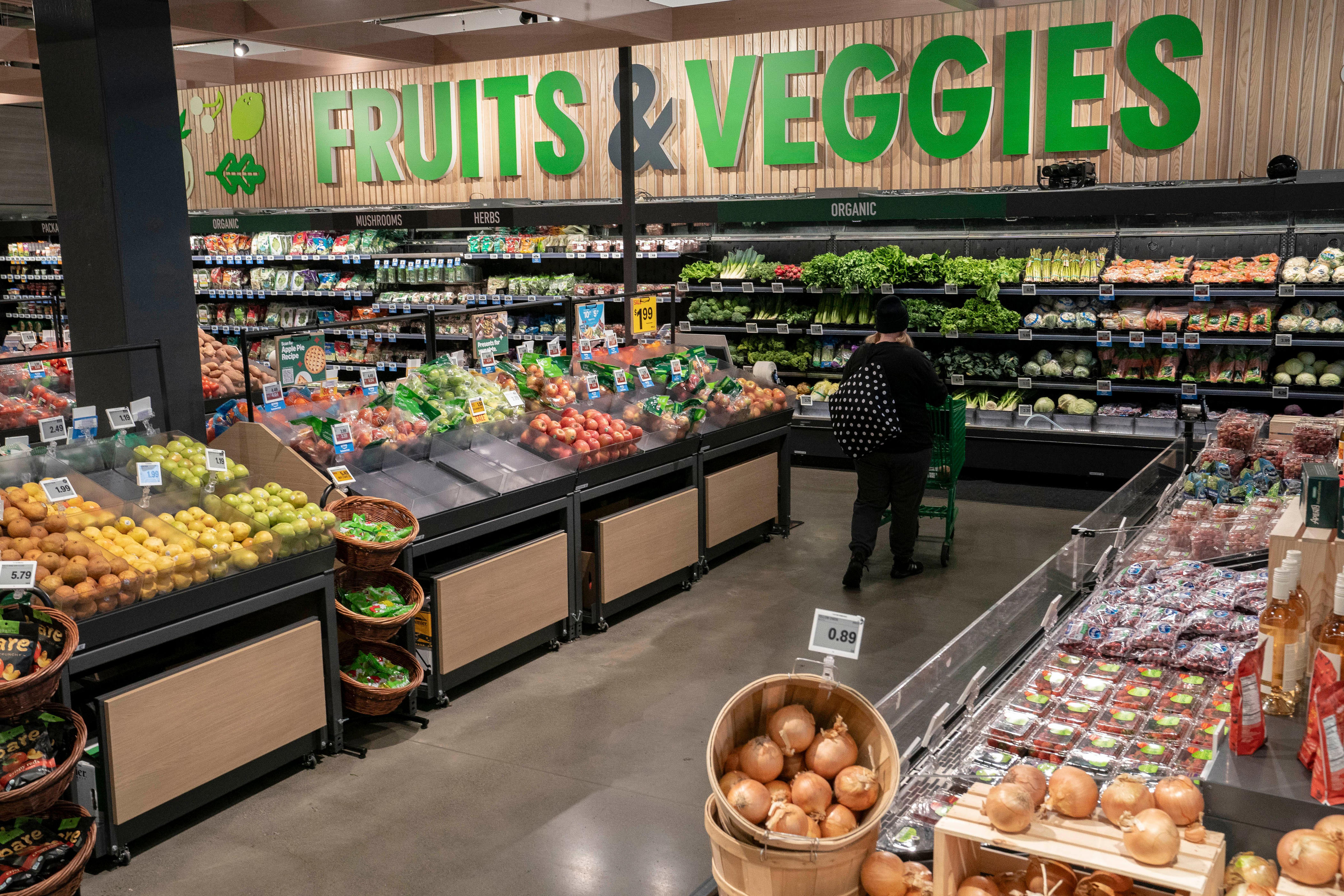 Amazon planning to open store in Chicago suburbs