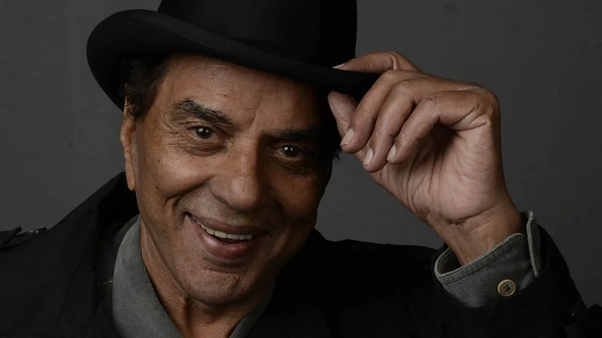 Dharmendra’s prayer meet: Friends and family come together in Mumbai to ...