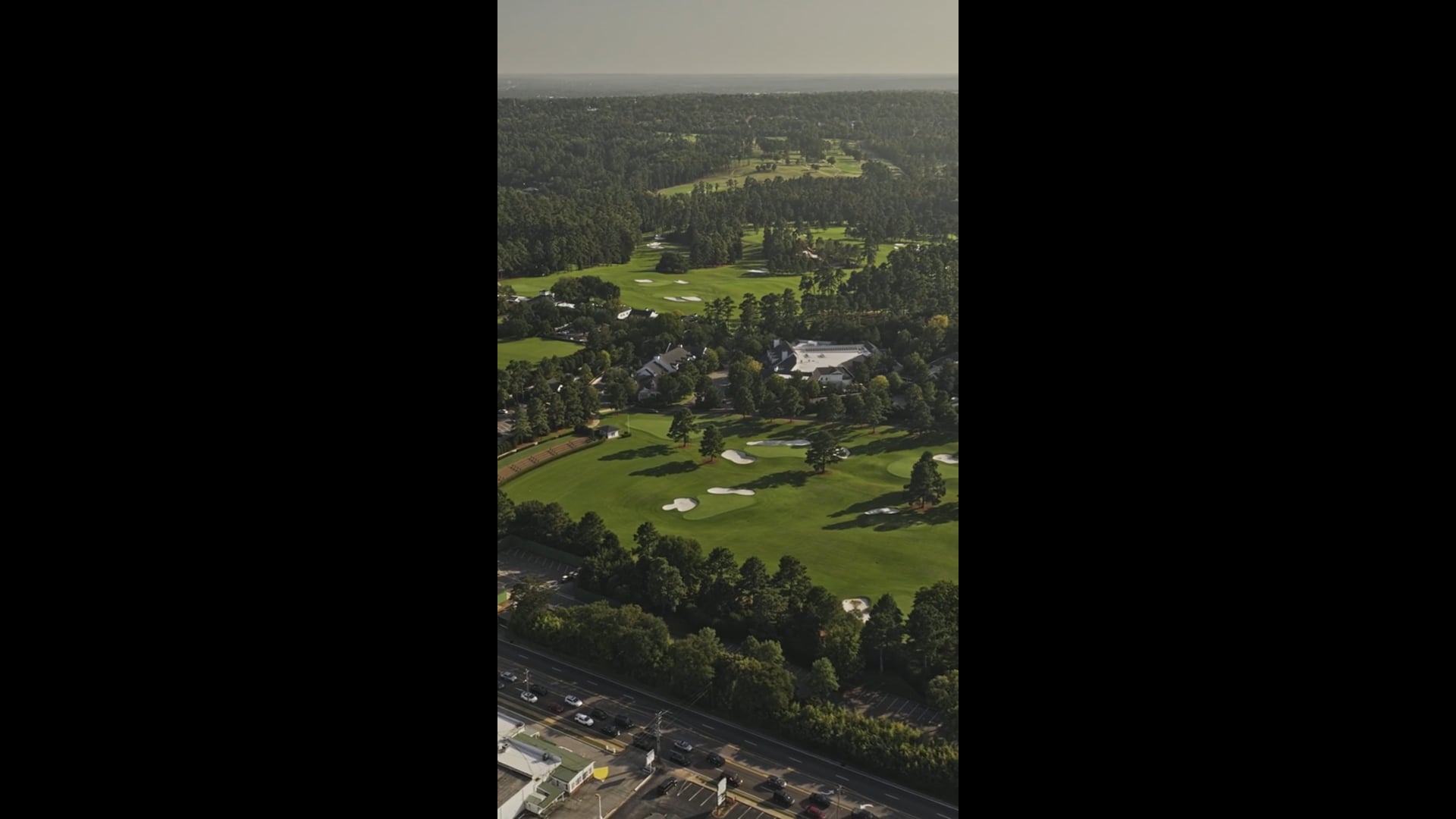 Survol d'Augusta : vues aériennes du parcours de golf du Masters.