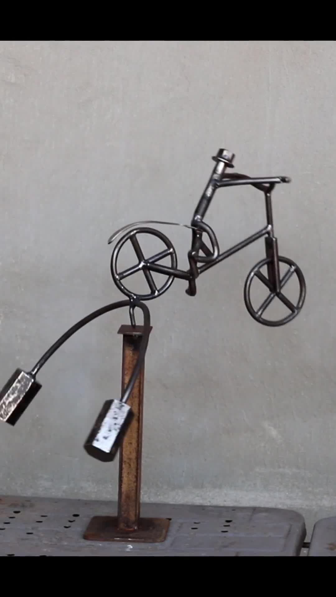 Welding art! Scrap metal art! Kinetic balancing desk! Bicycle #diy