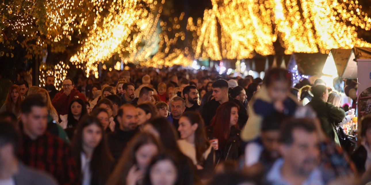 Ετοιμο το Χριστουγεννιάτικο χωριό στο Πεδίον Αρεως: Αγορά, καρουζέλ ...