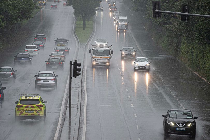 Gale force winds to batter Irish coasts - Met Éireann's stormy forecast ...