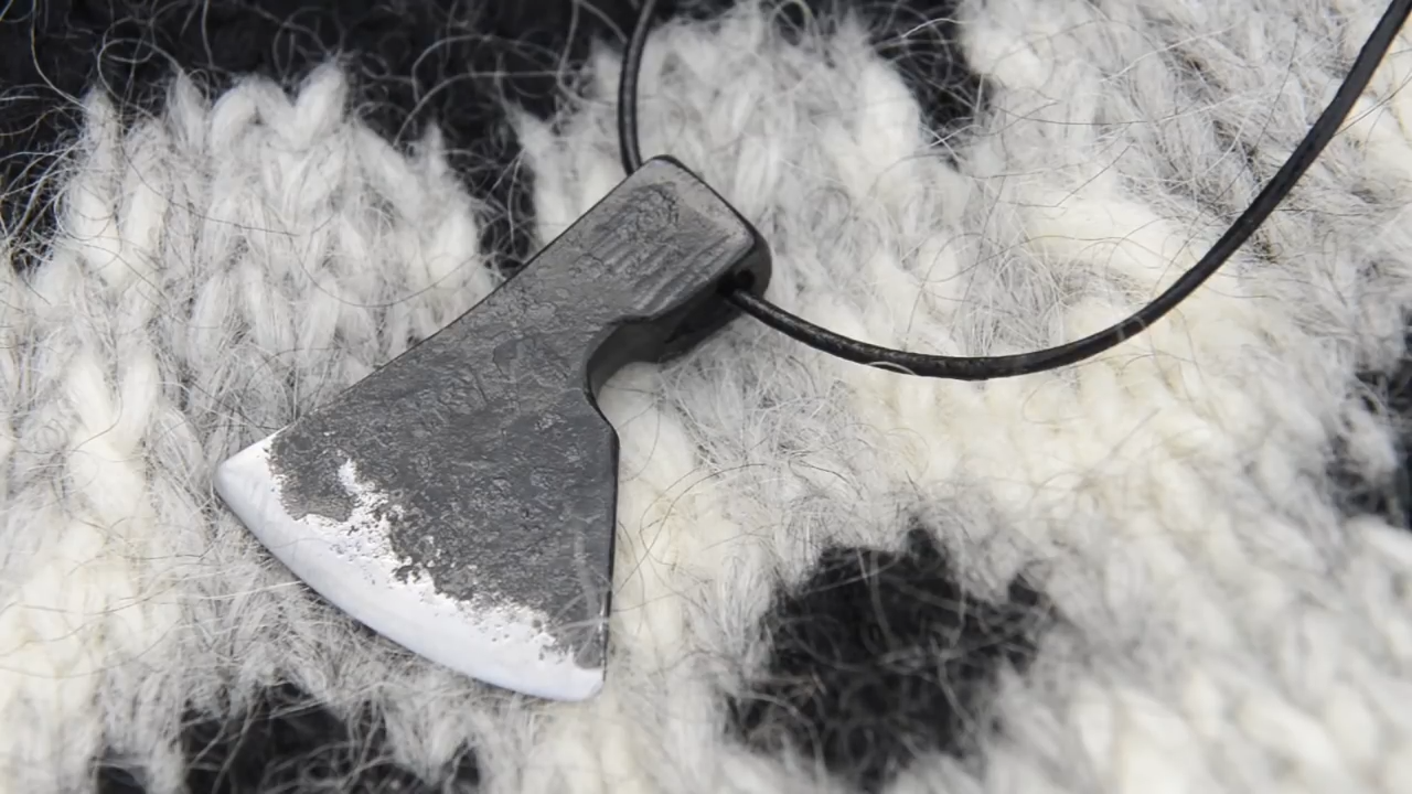 How to forge a small axe pendant by hand
