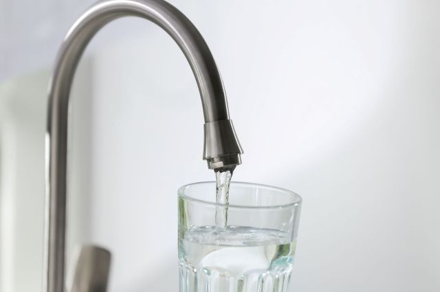 Entrepreneur unveils mind-blowing system that can pull clean drinking ...