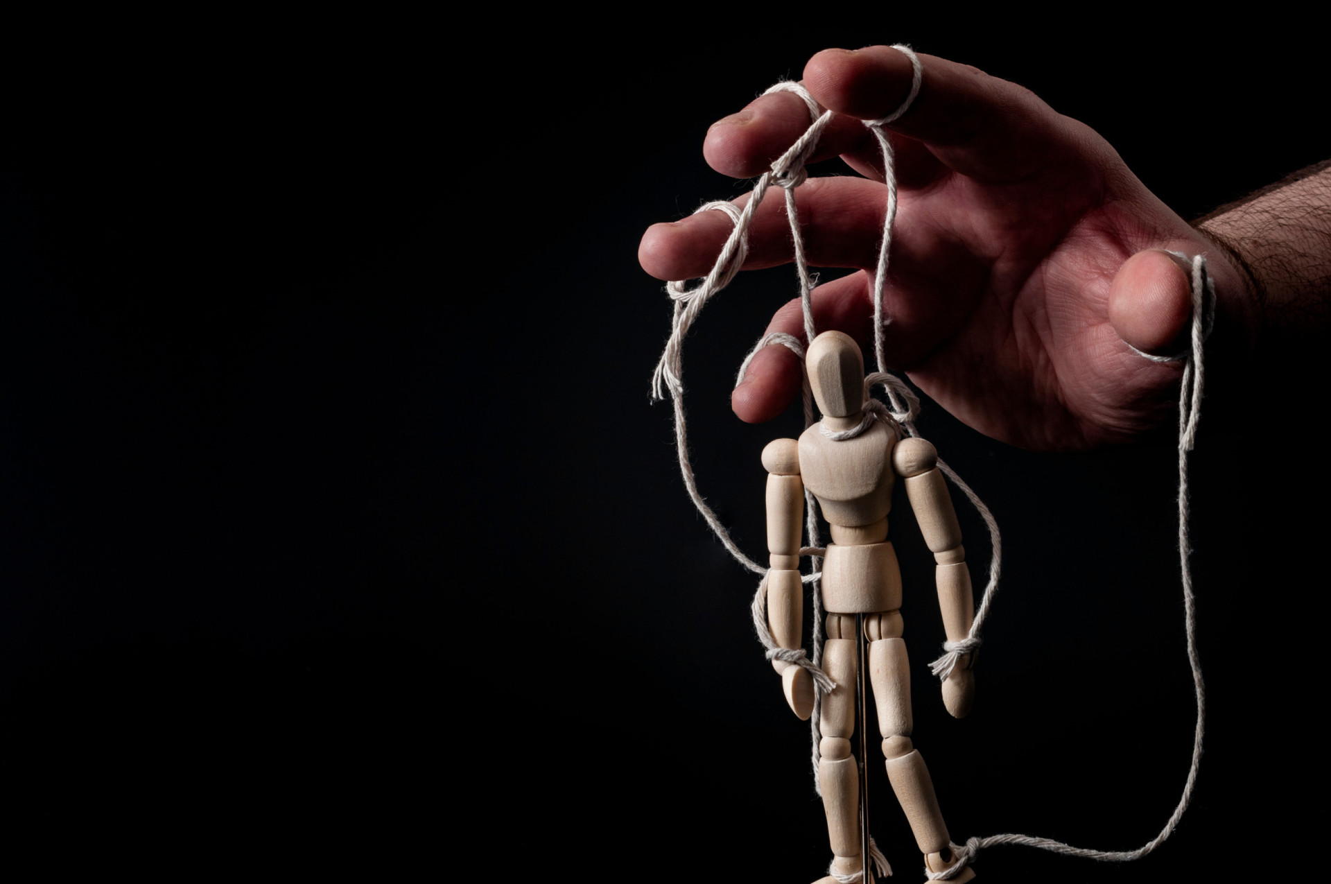 30 psychological reasons why people lie