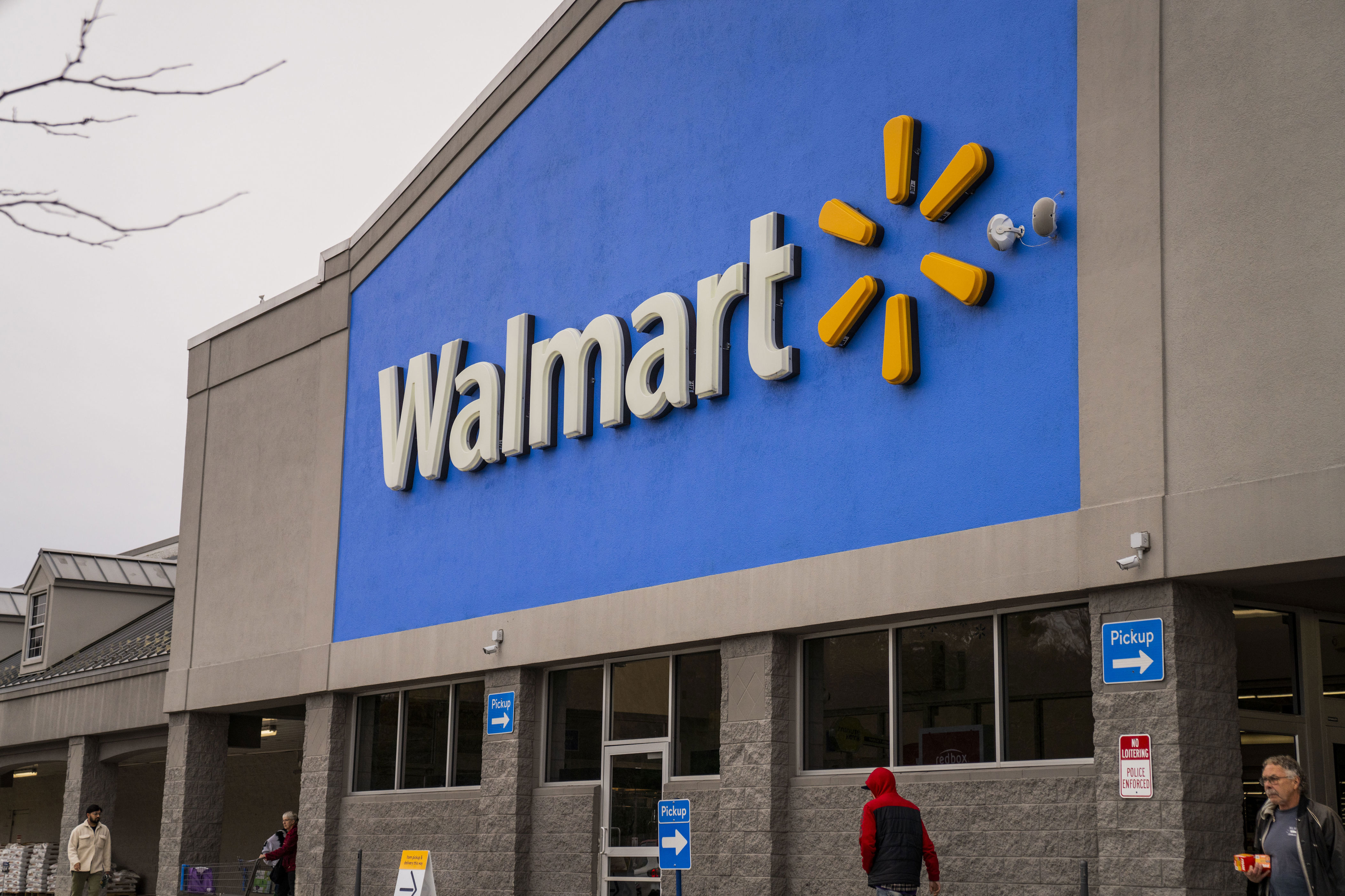 Walmart Stock Nears All-Time High Despite Sounding an Alarm on the ...