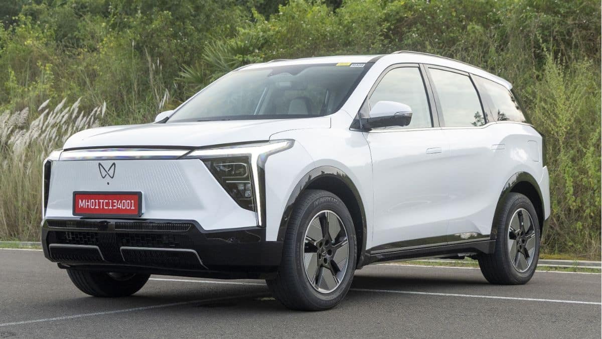 Mahindra XEV 9S Vs Toyota Innova Hycross: Which Is The Three Row Car To ...