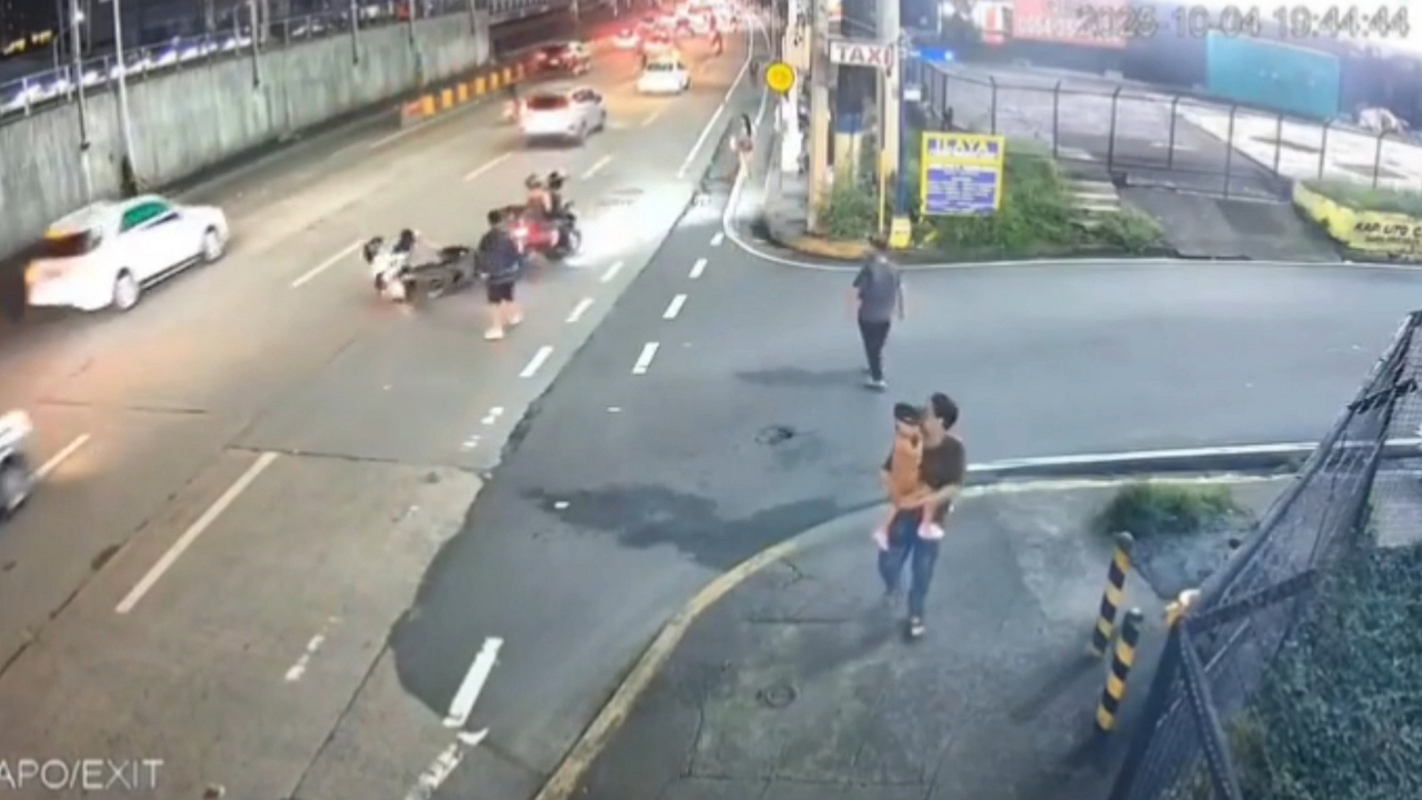 Skateboard accident causes motorcycle crash in Manila, Philippines