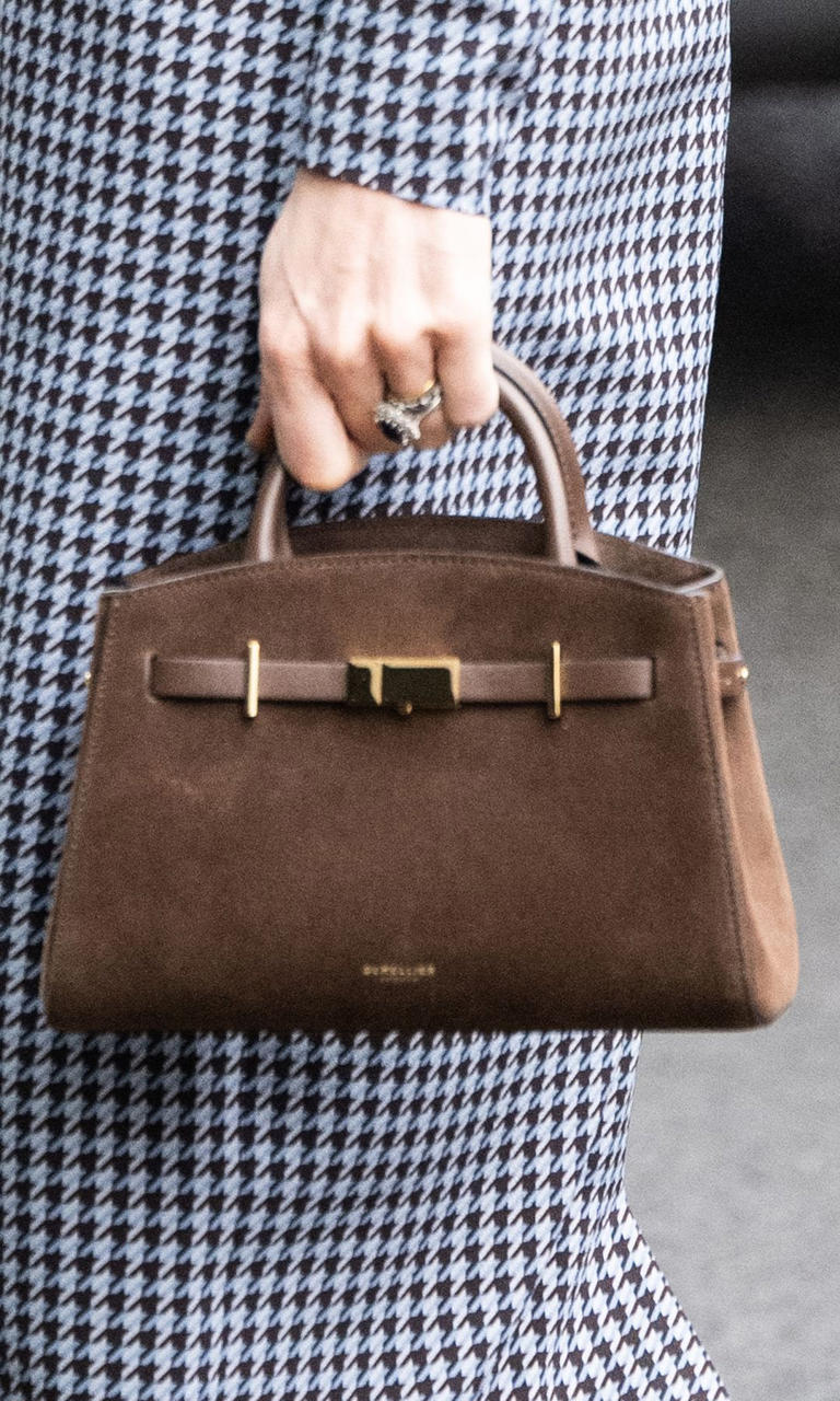 Kate Middleton dice 'adiós' al uniforme y recupera su vestido con estampado pata de gallo digno ...