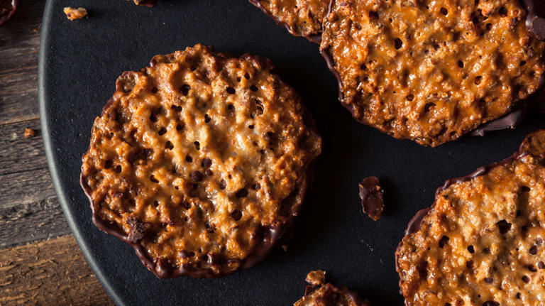 10 Old-School Cookie Flavors Your Grandma Grew Up On