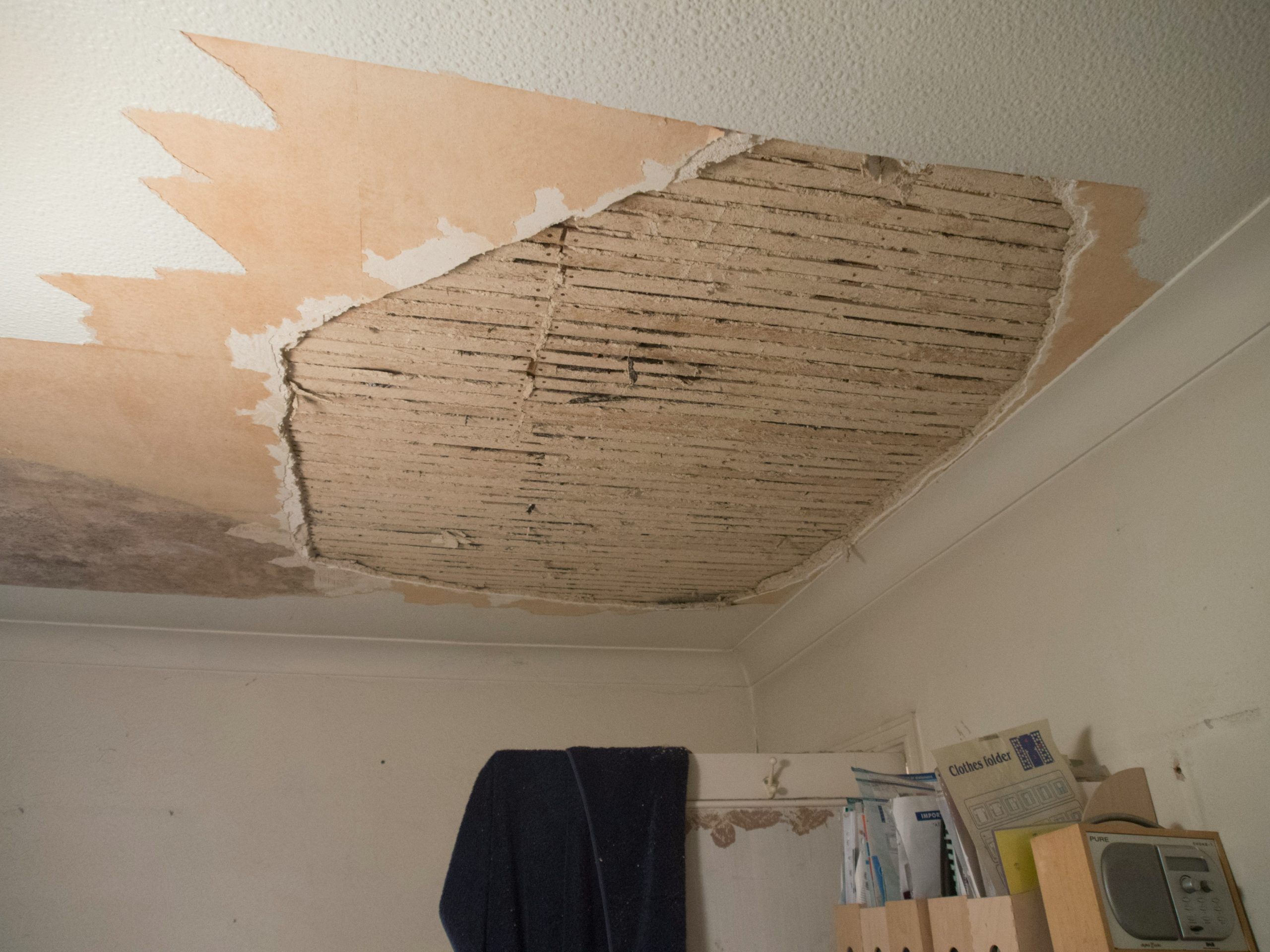 Signs of hidden water leak