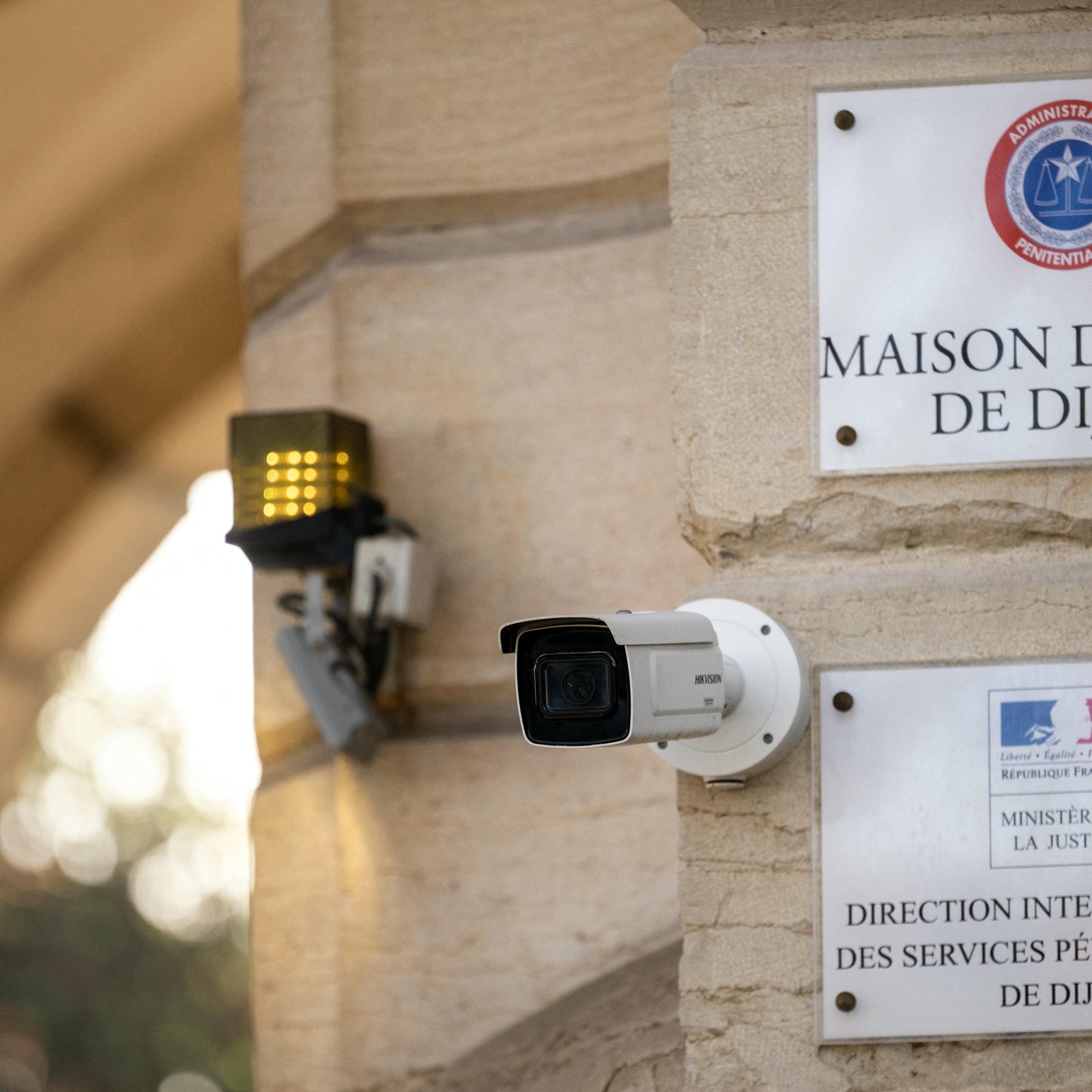 French prisoners sawed through bars, used bedsheets in jail break ...