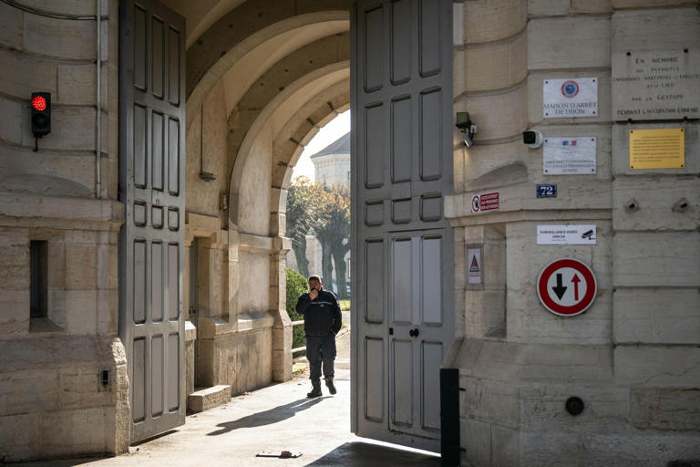 French prisoners sawed through bars, used bedsheets in jail break ...