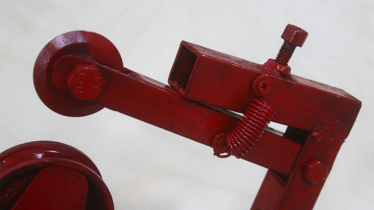 It's easy to peel off electrical wires with this tool