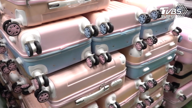 行李箱再+1 顏色NG賣百元PK萬元「全透明」