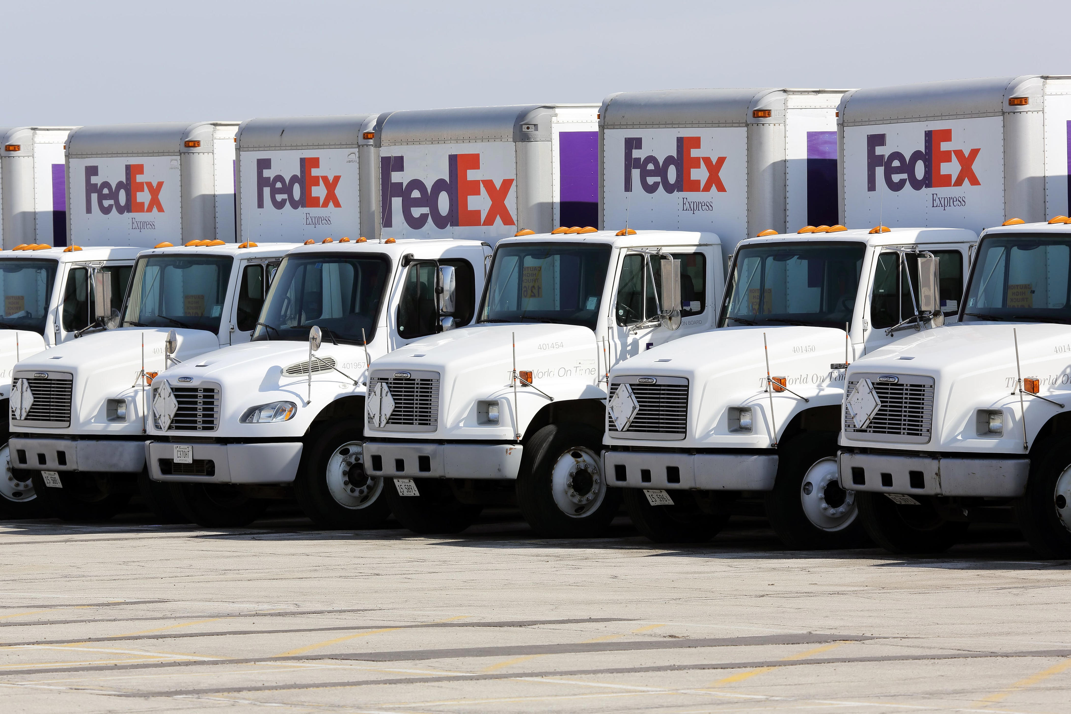 FedEx to shut North Texas facility, laying off 856 workers