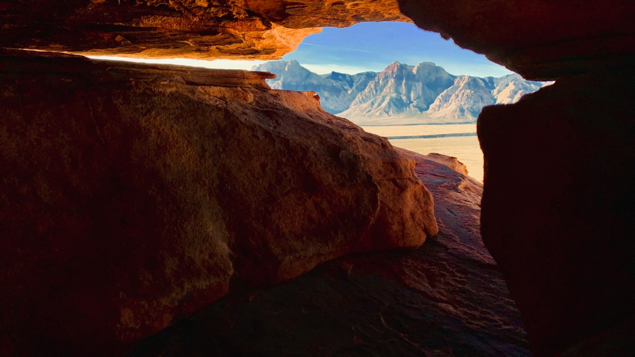 Scientists found 8 mysterious Mars caves that could hide life signs