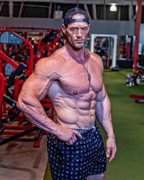 10 Tallest Bodybuilders Ever- Male and Female