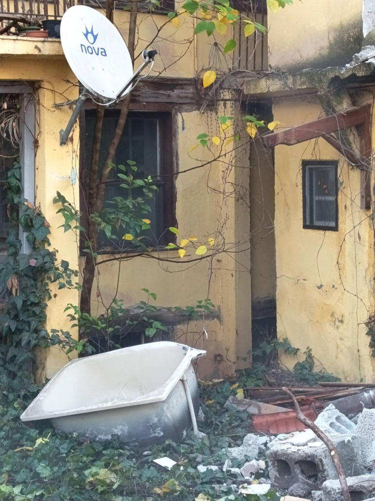 Θεσσαλονίκη: Κατεδαφίζονται απαλλοτριωμένα και ετοιμόρροπα κτίρια στην Άνω Πόλη