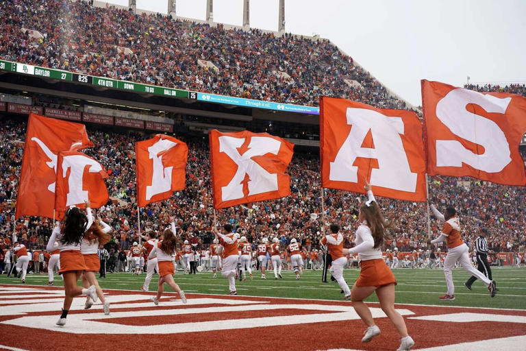 Thanksgiving stays dry in Austin area; rain chance for Texas-A&M game ...