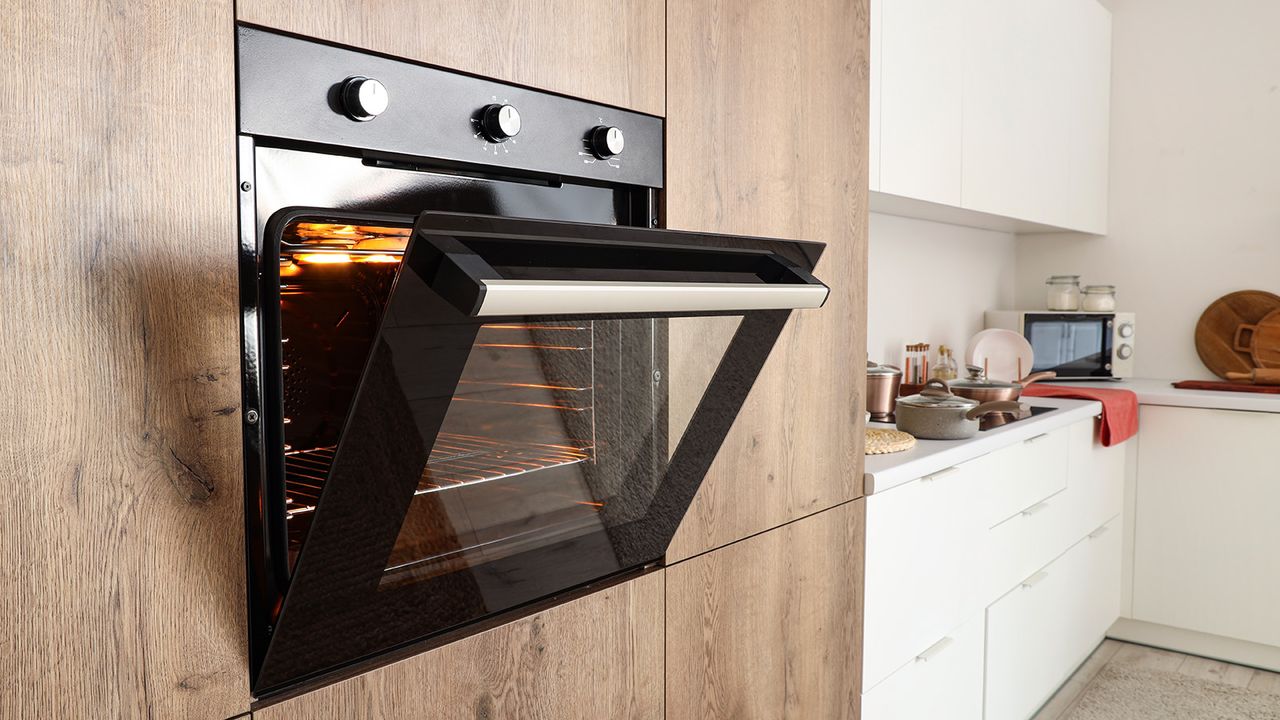 This vinegar steam trick will rid your oven of grease and grime — here ...