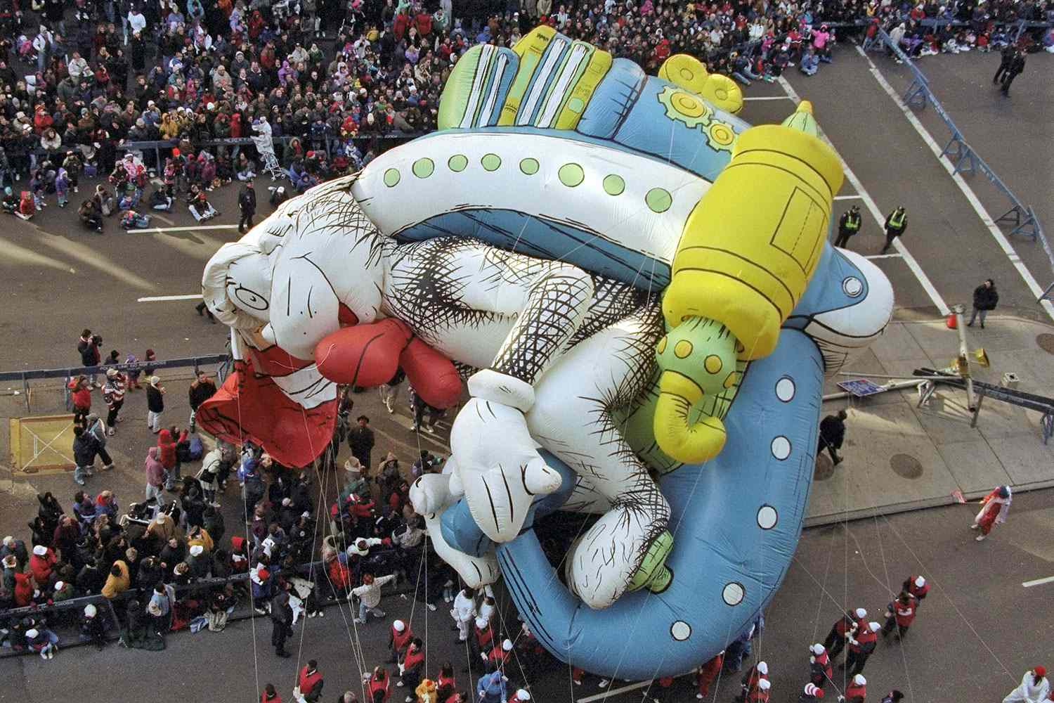 The Cat in the Hat Balloon Almost Killed a Woman at the 1997 Macy’s ...