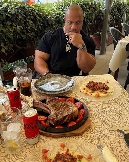 20 Cheat Meals of Famous Pro Bodybuilders