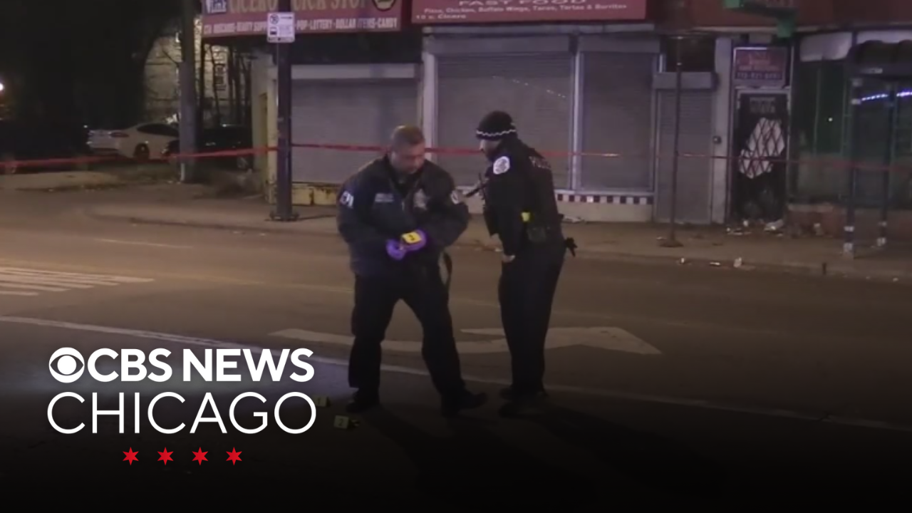 2 women critically hurt in shooting on Chicago's West Side