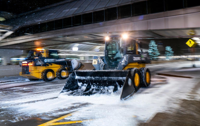 Winter storm warning as 24 inches of snow to strike: "Blizzard conditions"