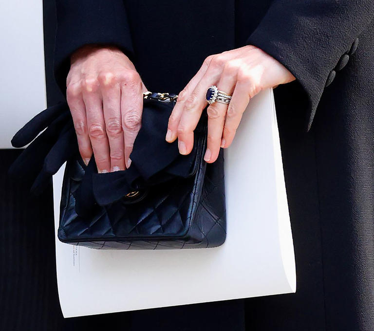 All About Kate Middleton's 12-Carat Sapphire Engagement Ring (Which ...