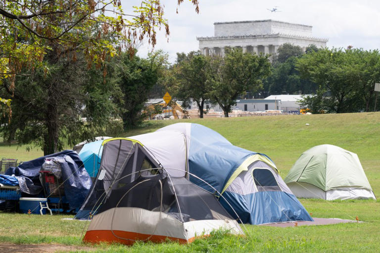 Opinion: HUD is funding the crisis of homeless children, not the solution