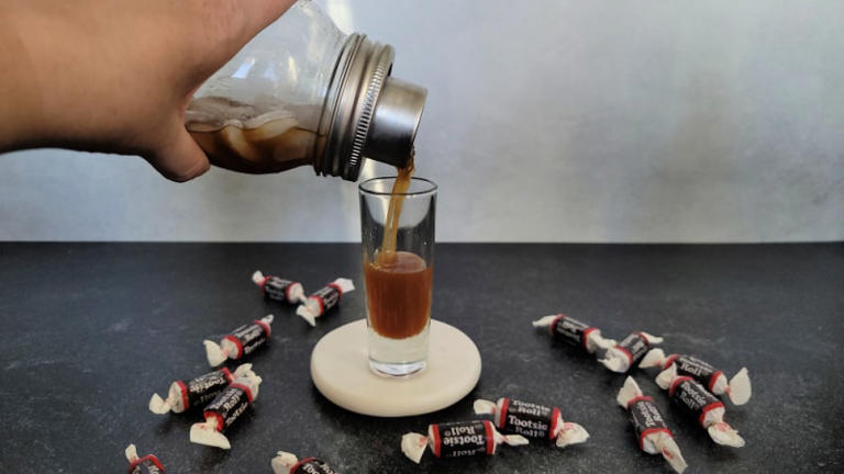 Easy Tootsie Roll Shot Recipe