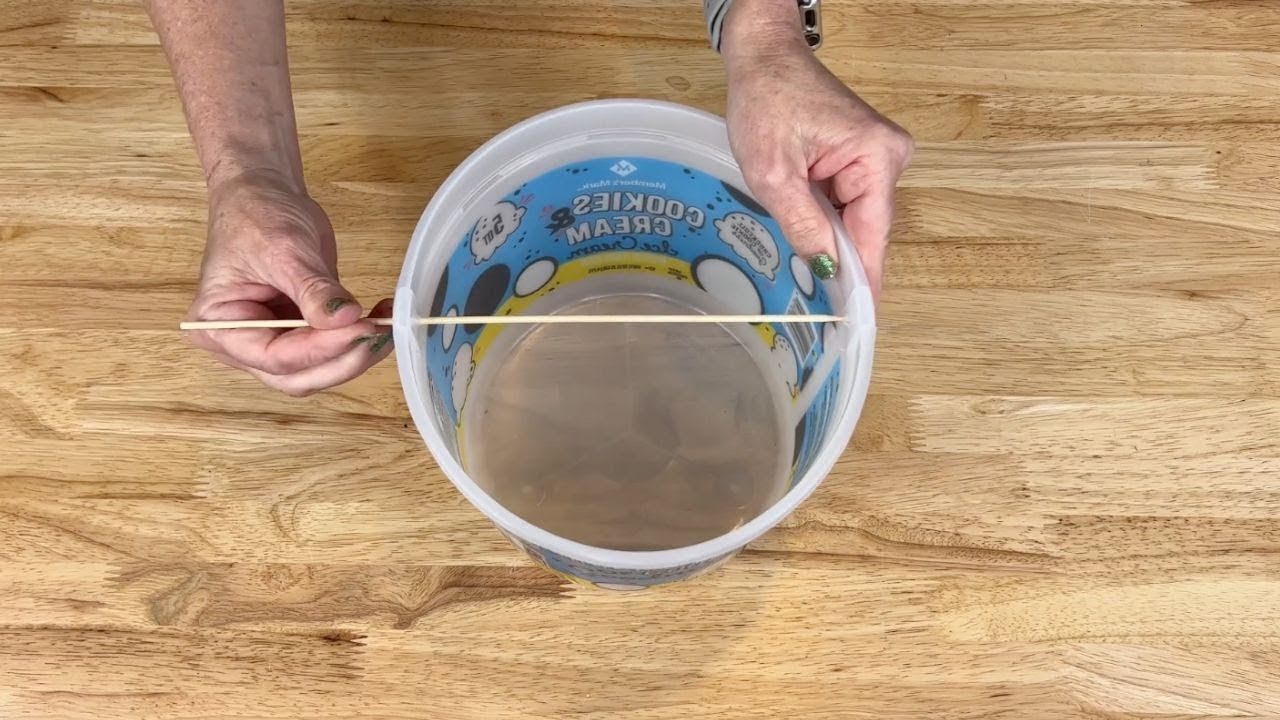 Stick a skewer through an ice cream bucket 🙅‍♀️ 🐁🚫🦟