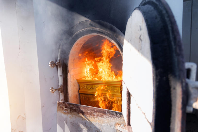 Employee reveals what happens to your body during cremation