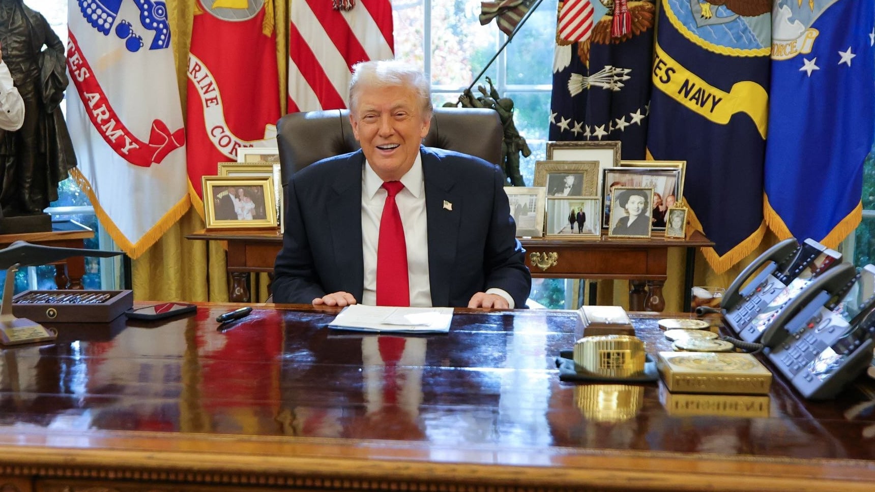 Trump’s Giant Gold Gifts Trigger Demand for Urgent Bribery Probe