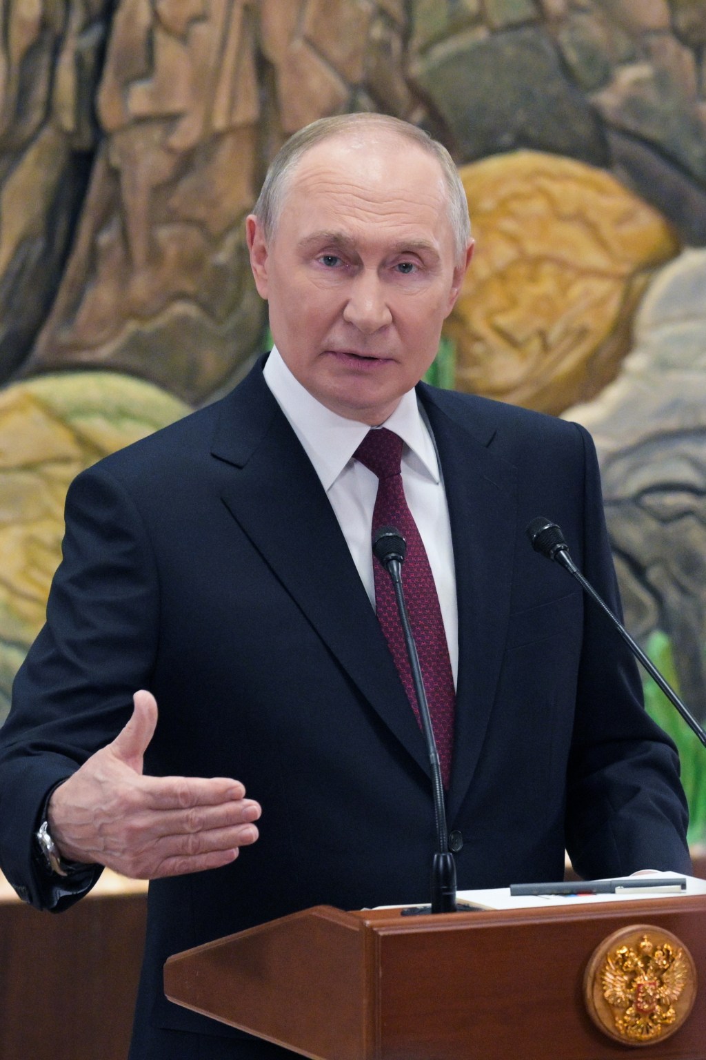 Putin demands Ukraine pull out of Donbas for cease-fire as he addresses ...