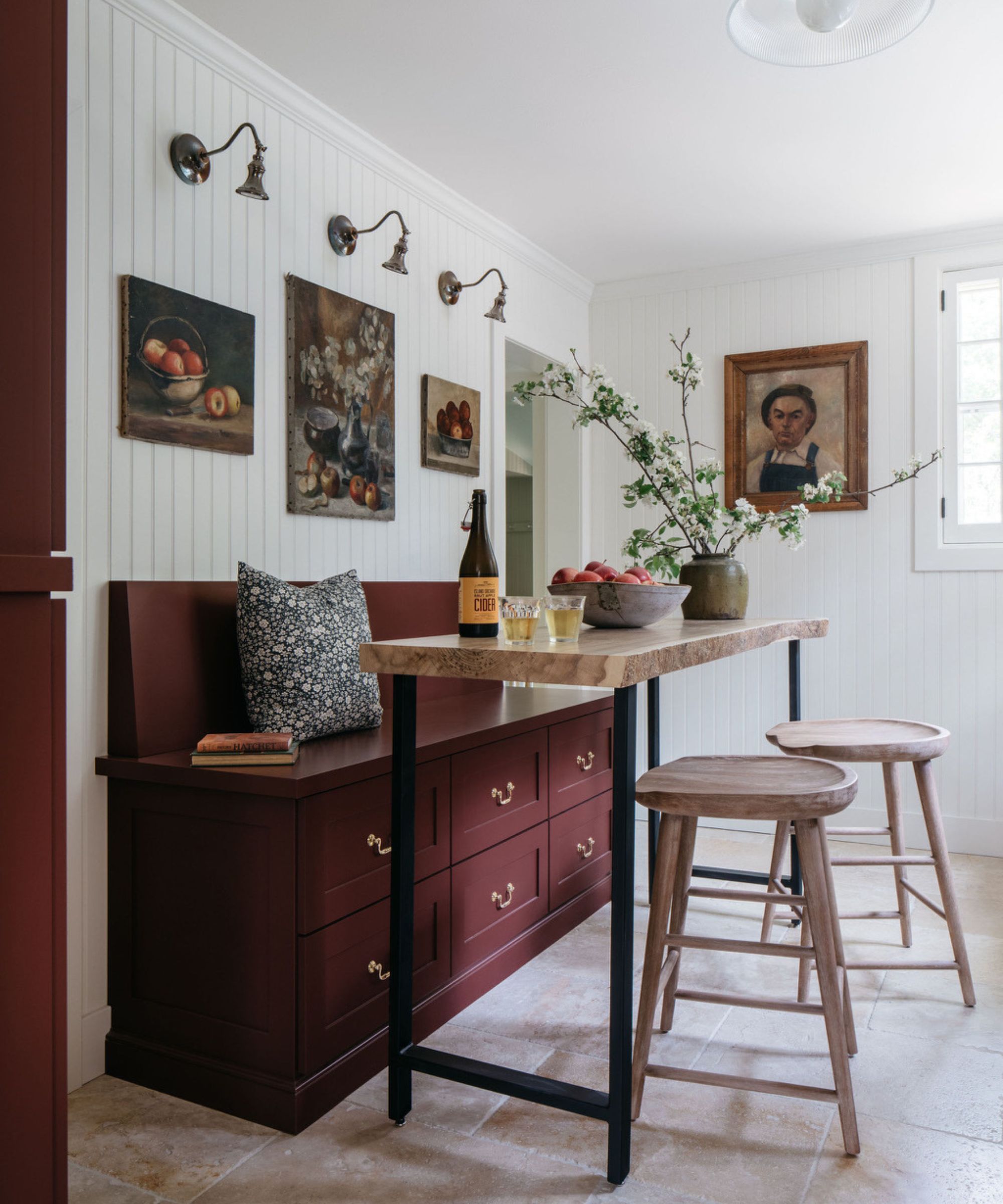 The Small Footprint Didn't Stop the New Owners of This Cottage Kitchen ...