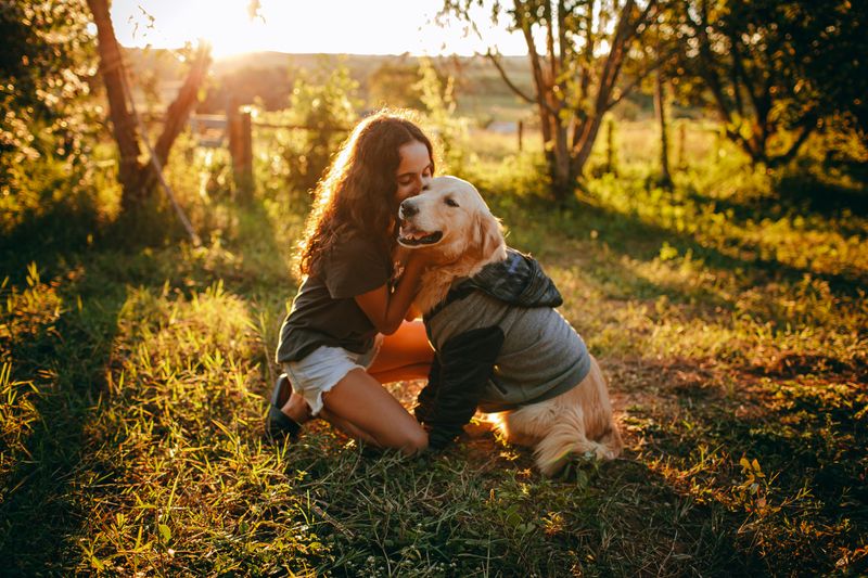 9 Dog Breeds That Stay Calm Around Kids And 6 That Need More Space