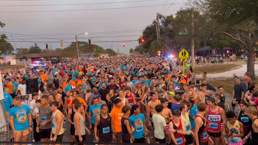 Thousands of runners cross the Clearwater Turkey Trot finish line ...