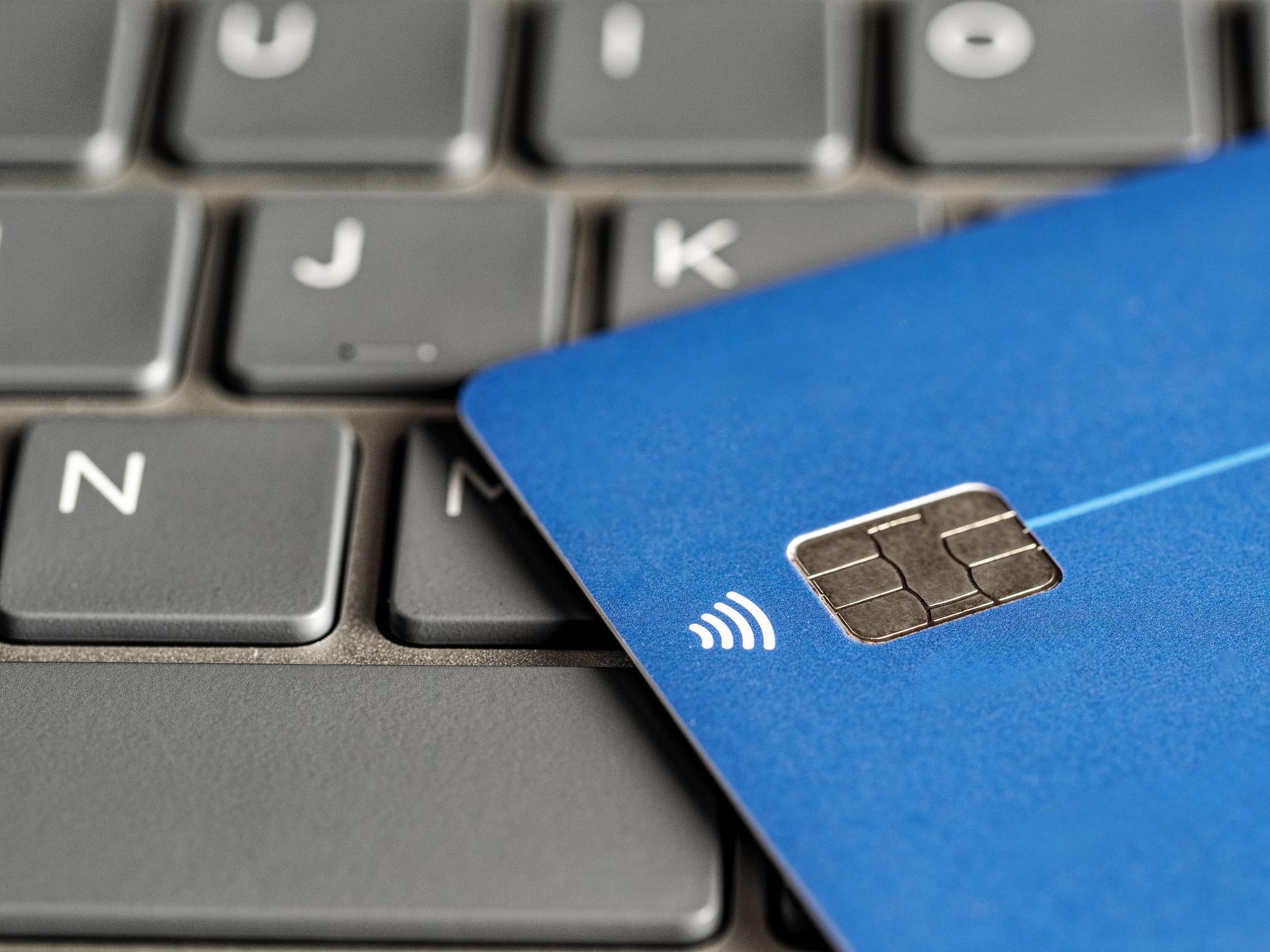 Trois nouvelles arrestations pour fraude de type « faux représentant ...
