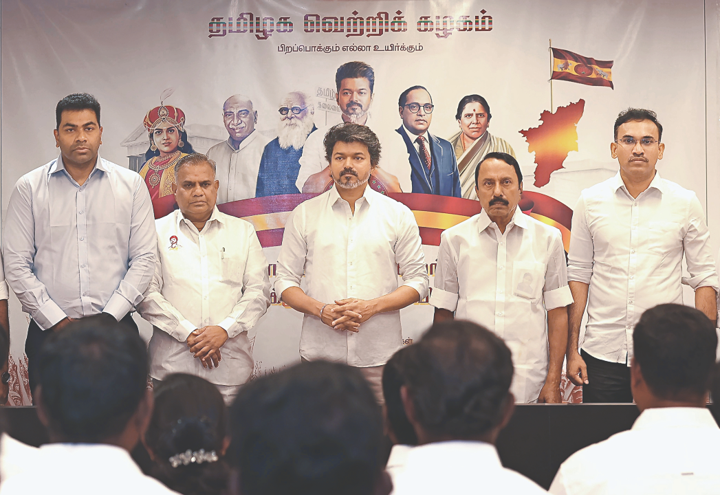 AIADMK Veteran K A Sengottaiyan Joins Vijay's TVK, Shifting Political ...